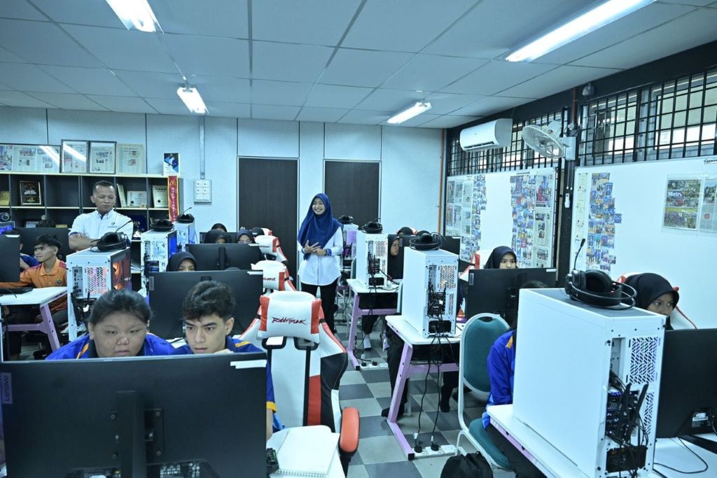 UMPSA's TVET Adventure: Basic Digital Design Training for SMK Kuala Krau students | UMPSA News